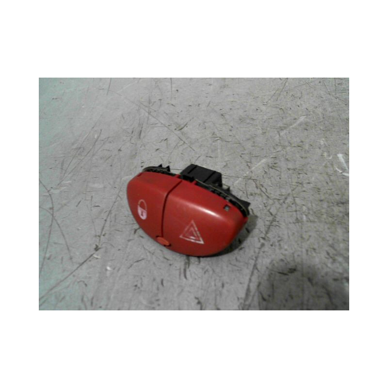 BOUTON DE WARNING PEUGEOT 206 SW 02-06