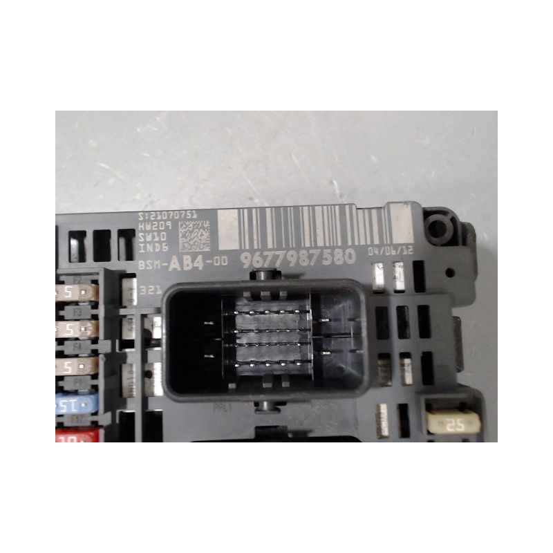 BOITE A FUSIBLES PEUGEOT 508