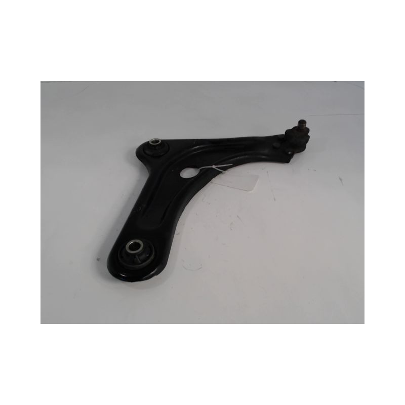 TRIANGLE INFERIEUR AVANT DROIT PEUGEOT 208