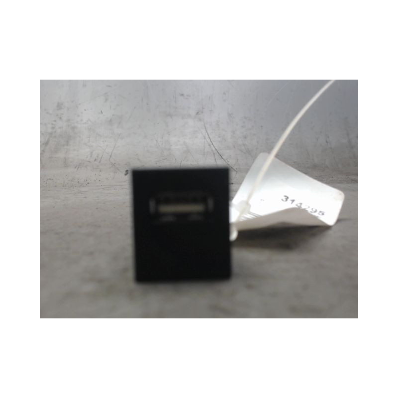 PORT USB/AUX TOYOTA YARIS