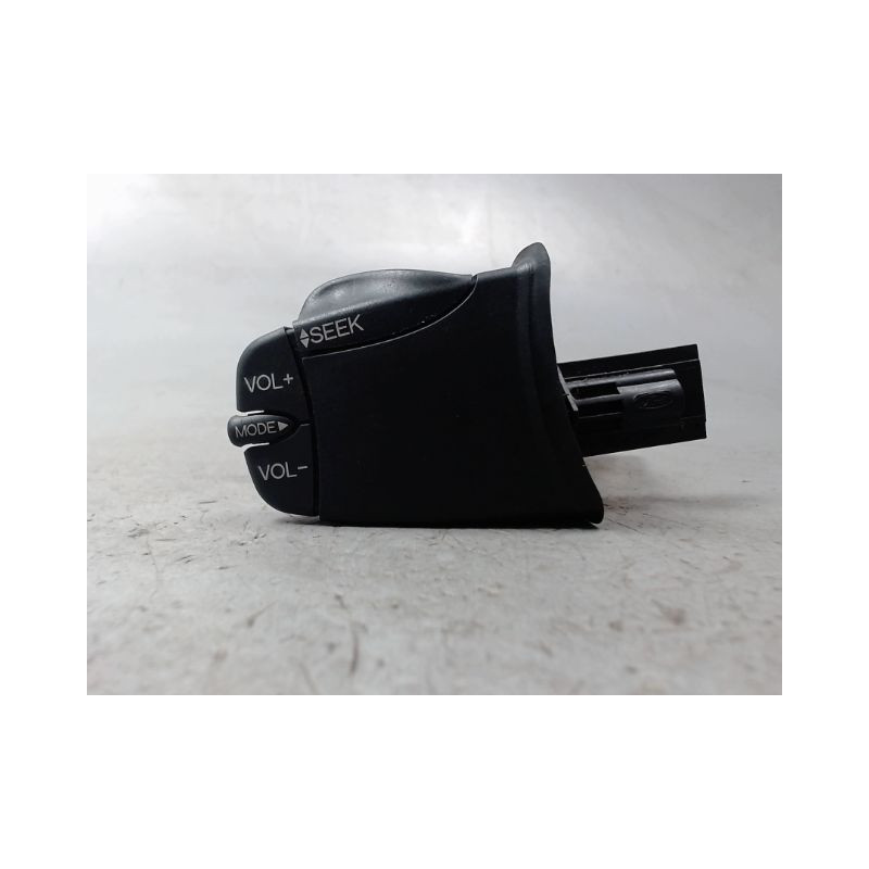 COMMANDE AUTORADIO FORD FIESTA 2005-