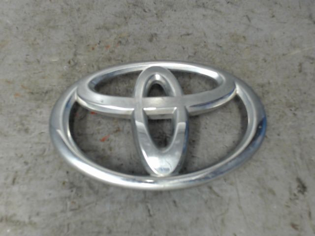 SIGLE CALANDRE TOYOTA VERSO