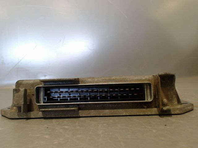 CALCULATEUR MOTEUR RENAULT CLIO